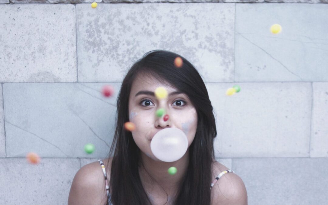 ¿Es bueno o malo masticar chicle? - Clínica Dental PCM